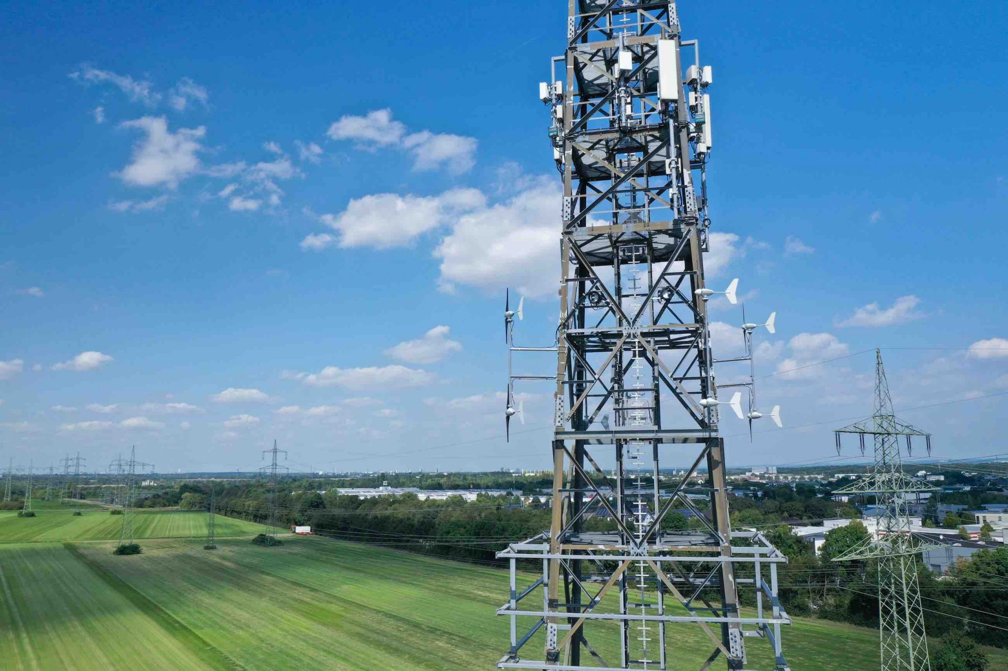 Greentech: Windkraft meets Funkmast - MOWEA Mobilfunk-Mast mit Windturbinen #UPDATE - Greentech ...